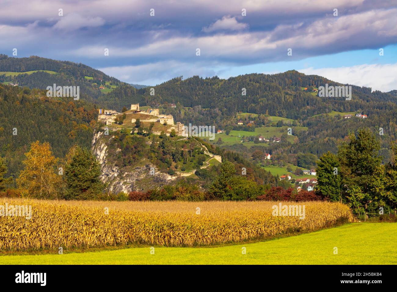 Ruins burg griffen castle -Fotos und -Bildmaterial in hoher Auflösung ...