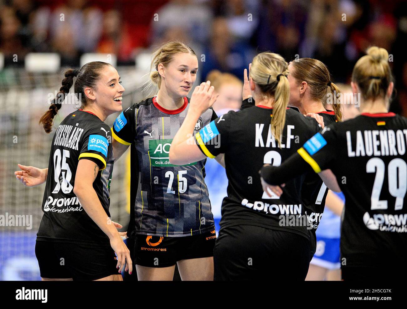 Internationales handballspiel -Fotos und -Bildmaterial in hoher ...
