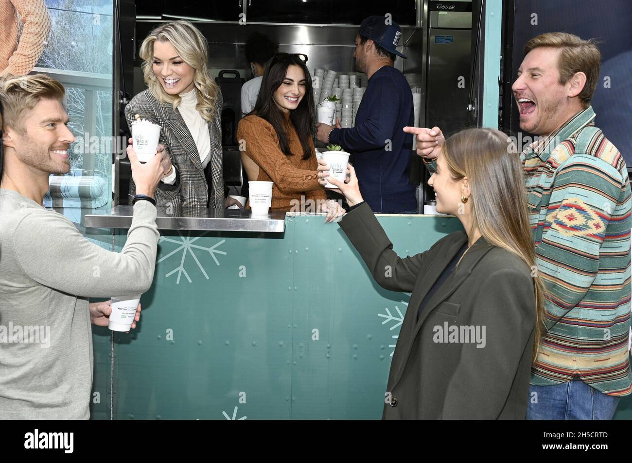 WINTERHAUS, von links: Kyle Cooke, Lindsay Hubbard, Paige DeSorbo ...