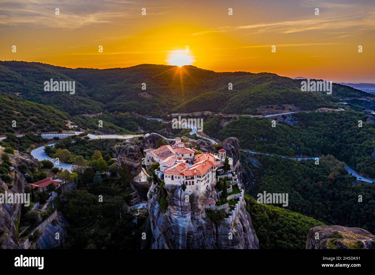 Meteora kloster luftbilder -Fotos und -Bildmaterial in hoher Auflösung ...