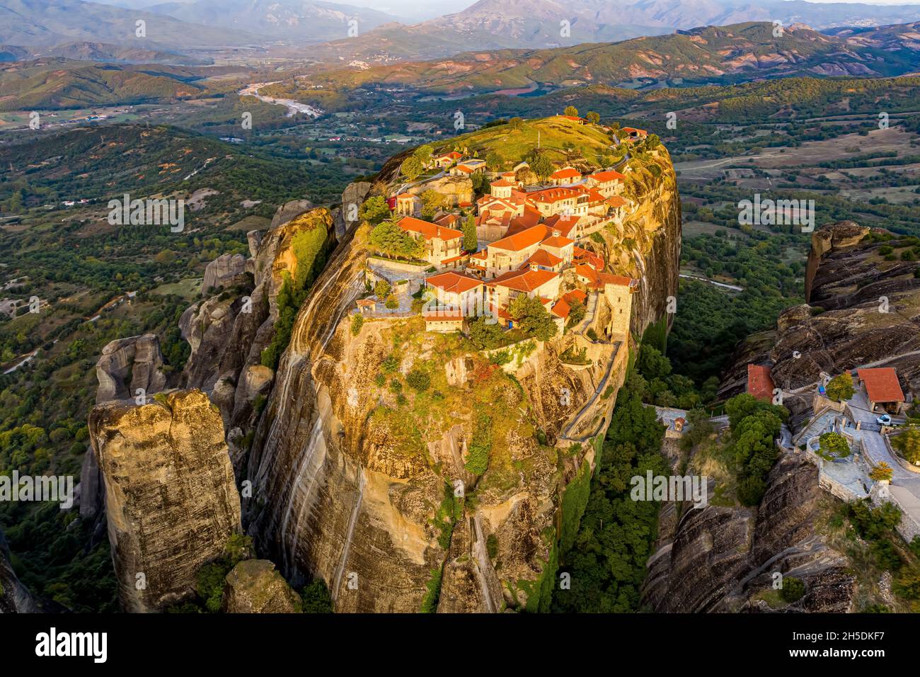 Meteora kloster luftaufnahme -Fotos und -Bildmaterial in hoher ...