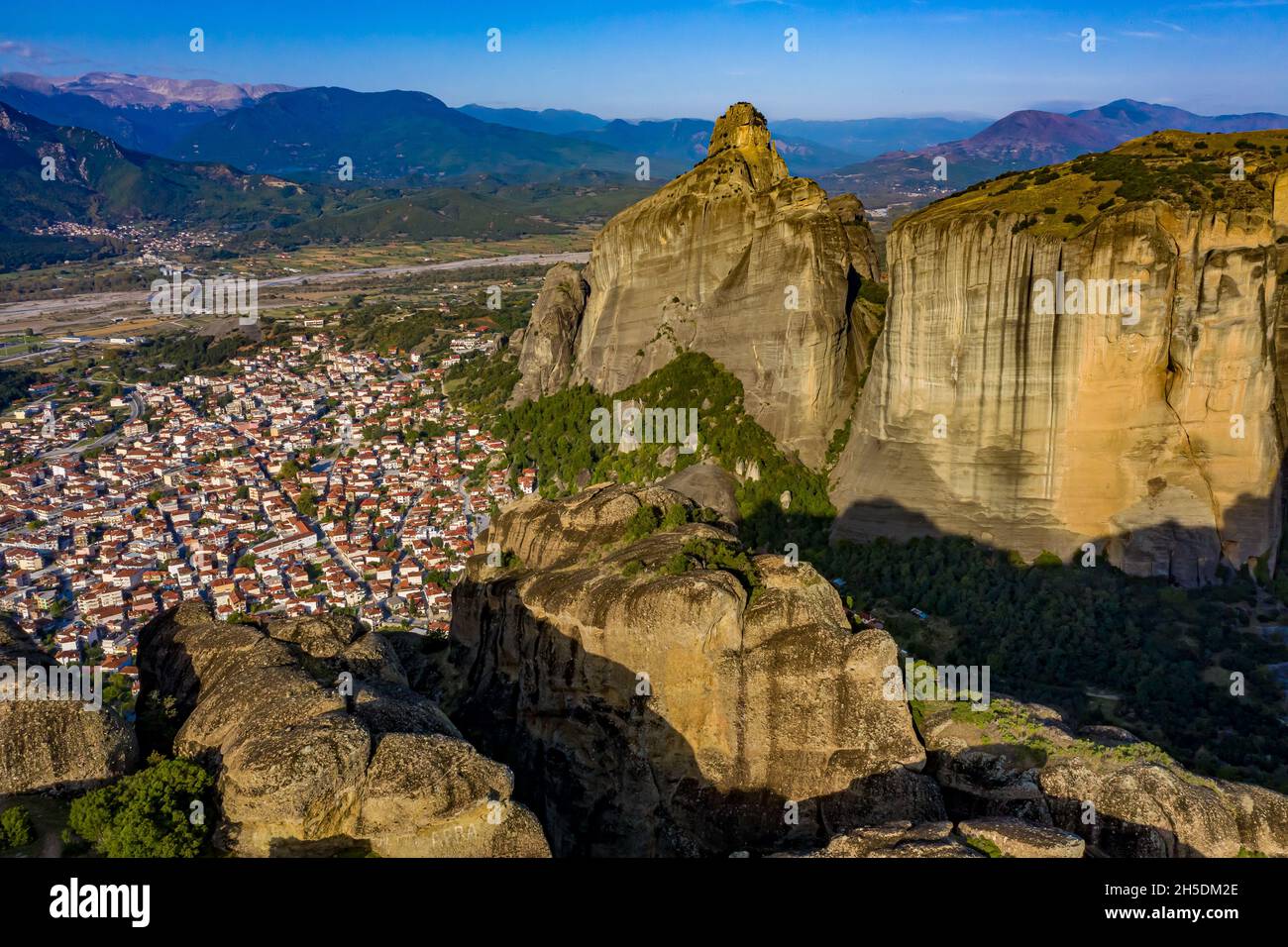 Meteora Klöster aus der Luft | Luftbilder von den Meteora Klöstern in ...