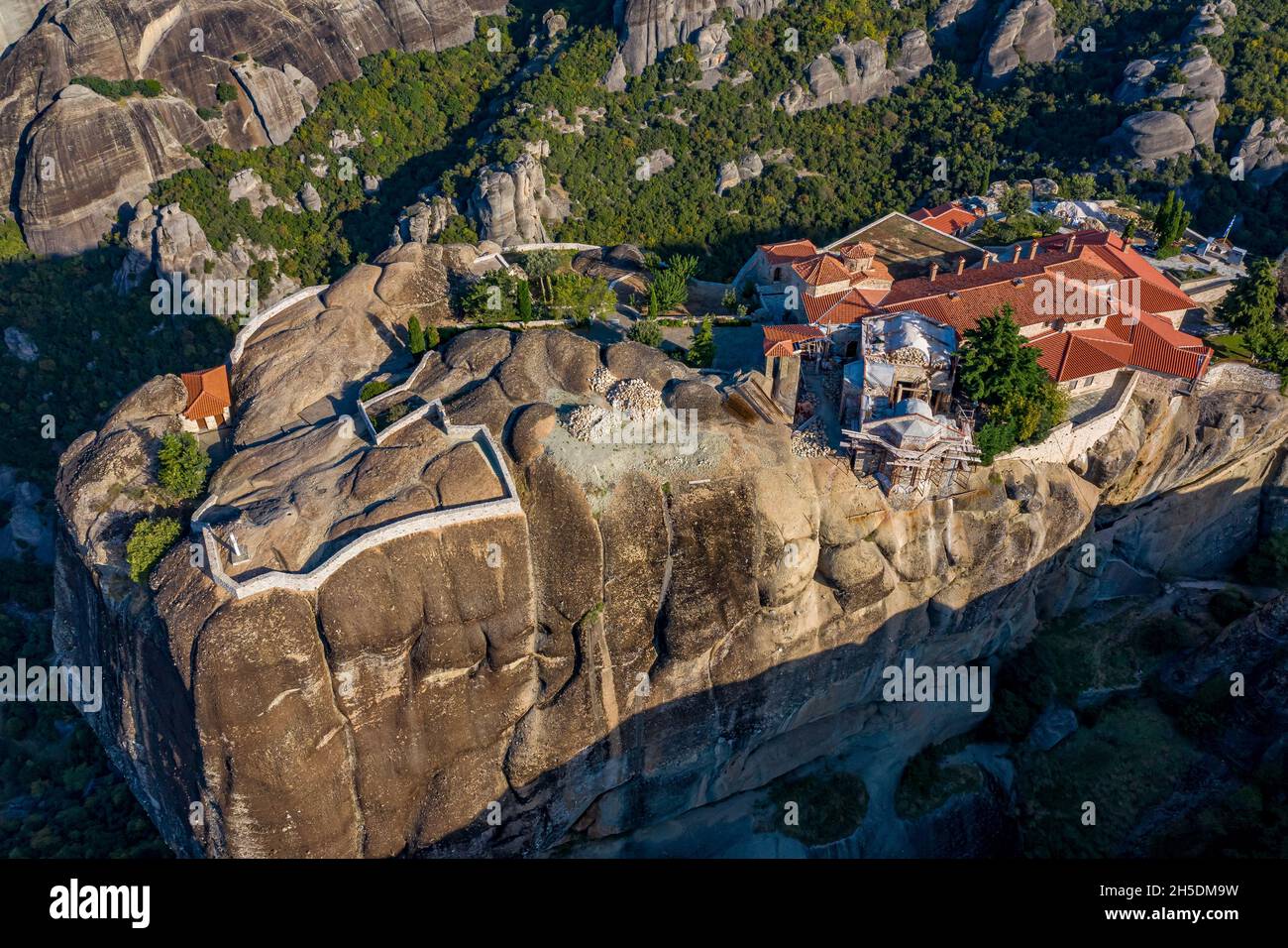 Meteora kloster luftfoto -Fotos und -Bildmaterial in hoher Auflösung ...