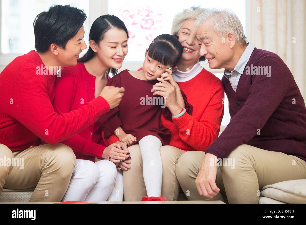 Tochter ruft eltern an -Fotos und -Bildmaterial in hoher Auflösung – Alamy