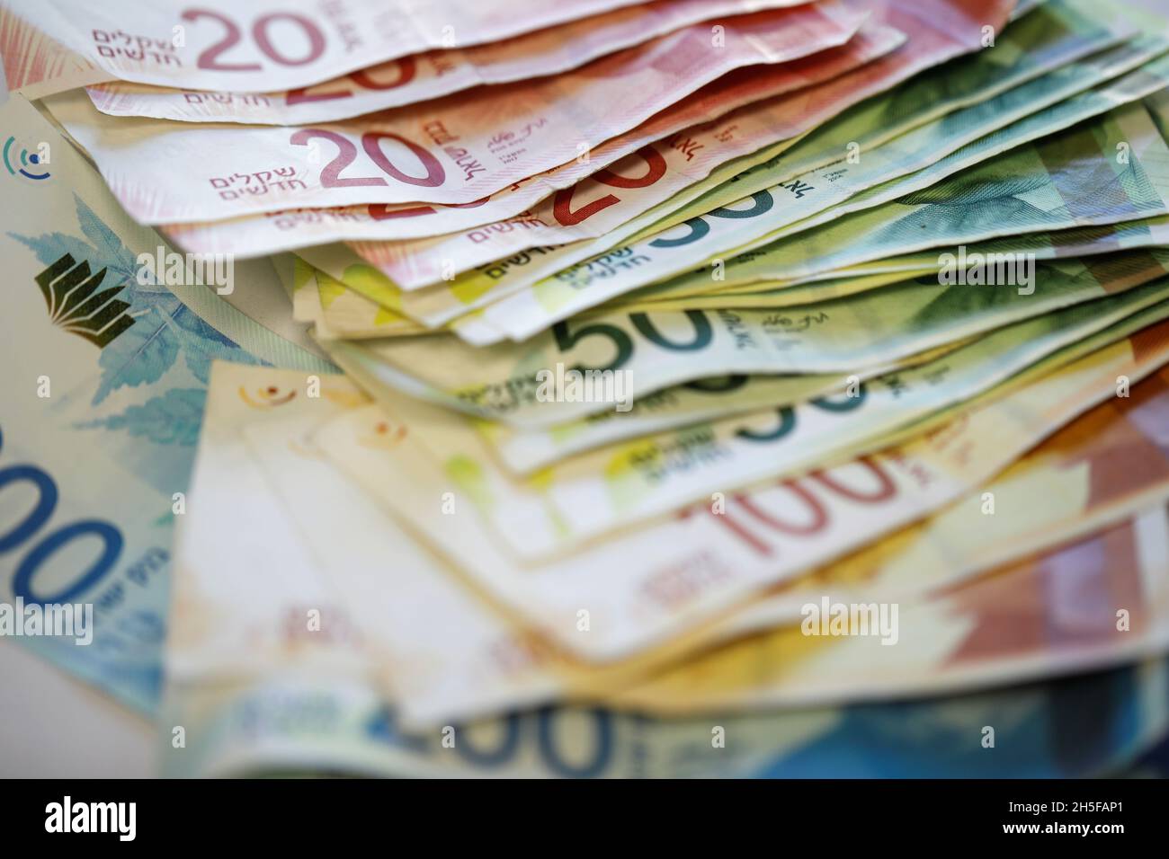 Neue israelische Schekel-Banknoten sind in dieser Abbildung zu sehen ...