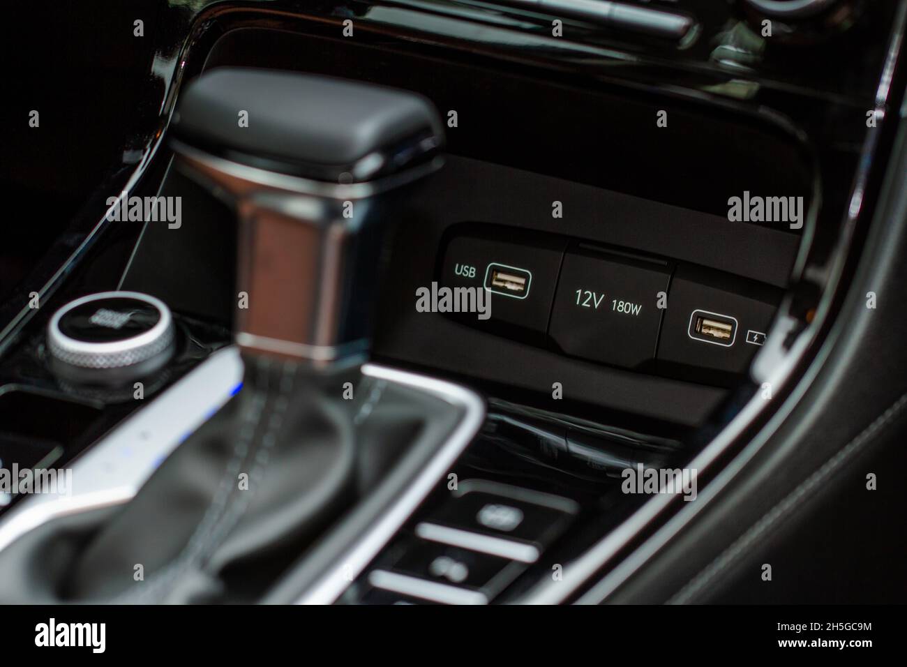 Autostecker 12v -Fotos und -Bildmaterial in hoher Auflösung – Alamy