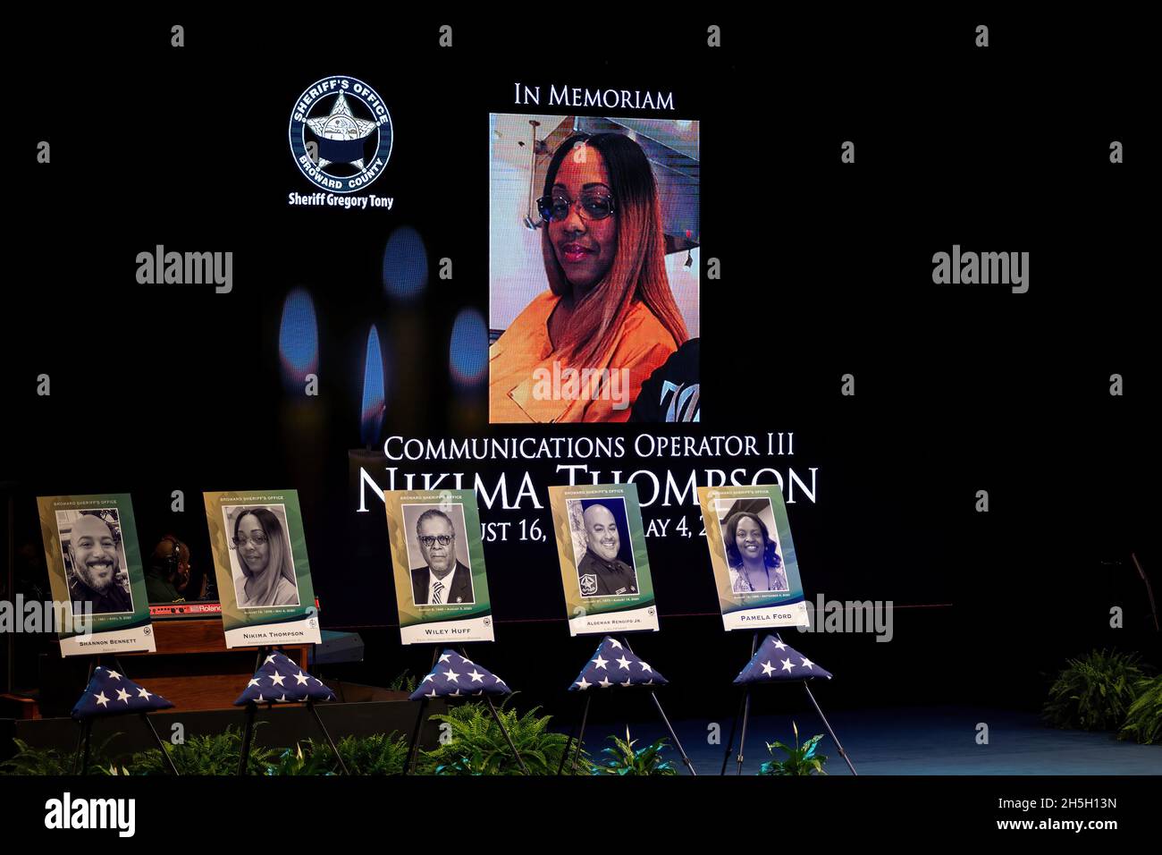 Die COVID-19-Pandemie hat mehr als 700,000 Amerikanern das Leben ...