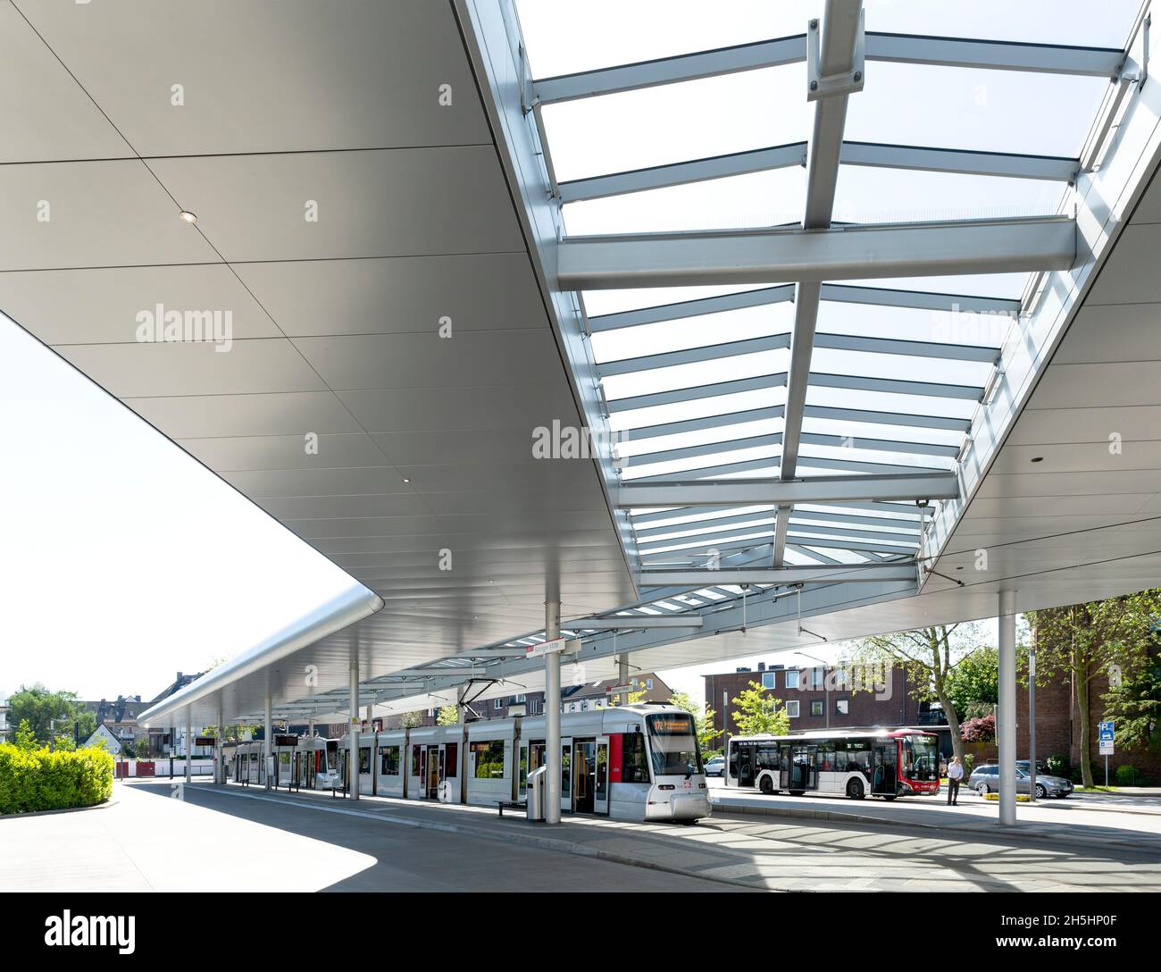 Zentraler Busbahnhof und Straßenbahnanschluss, Rheinbahn, Ratingen ...