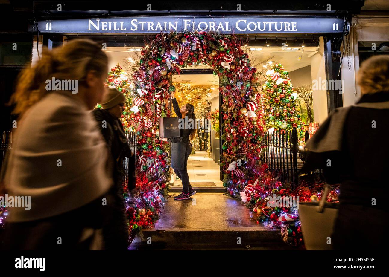 Von neill strain floral couture -Fotos und -Bildmaterial in hoher ...