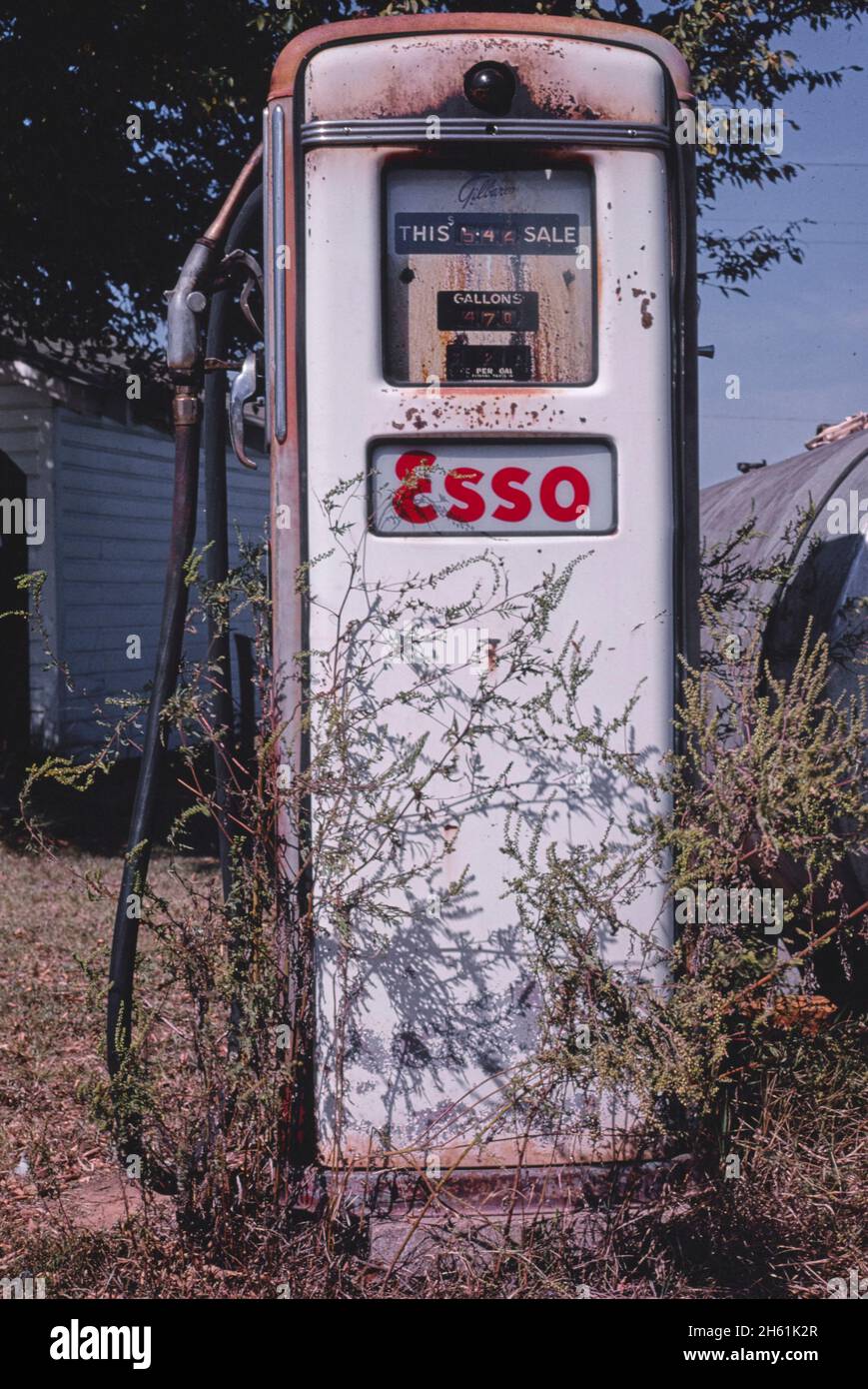 Vintage esso petrol pump -Fotos und -Bildmaterial in hoher Auflösung ...