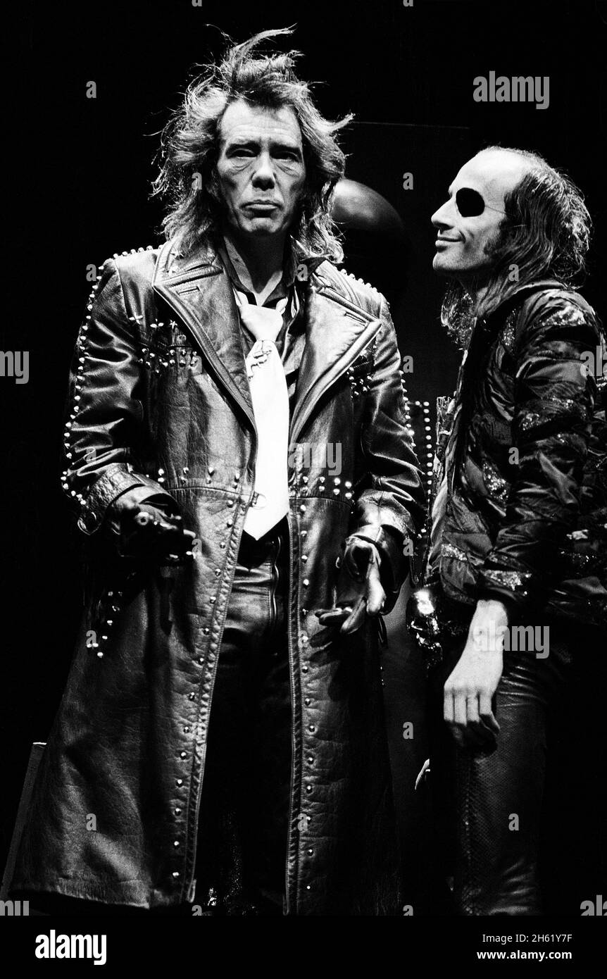 l-r: Mike Pratt (Hoss), Richard O'Brien (Crow) in THE TOOTH OF CRIME ...