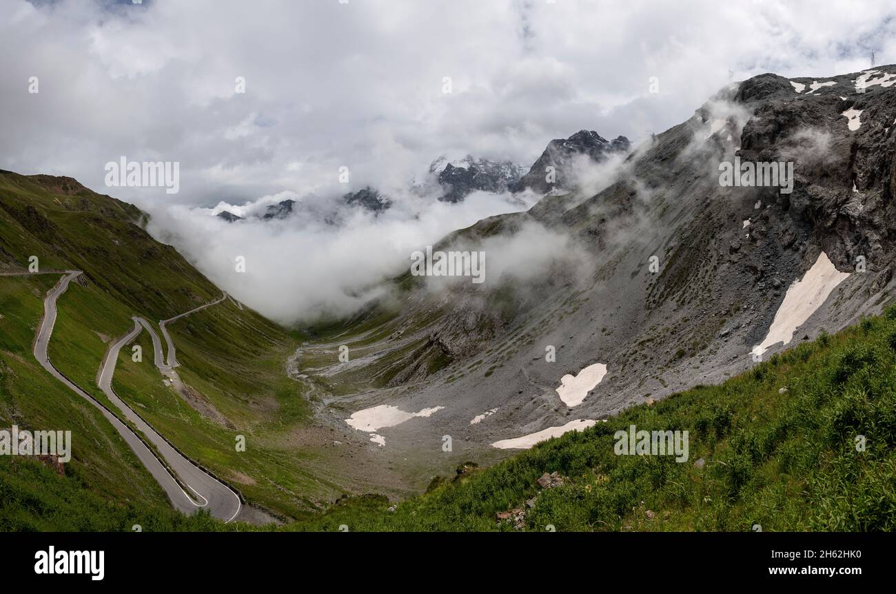 Das stilfser joch ist bergpass in den ortler alpen -Fotos und ...