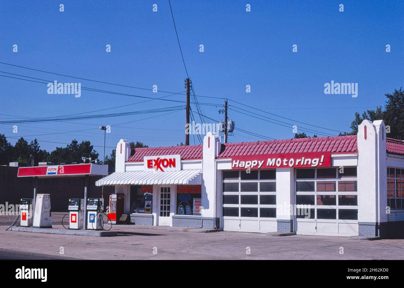 1970s petrol station -Fotos und -Bildmaterial in hoher Auflösung – Alamy