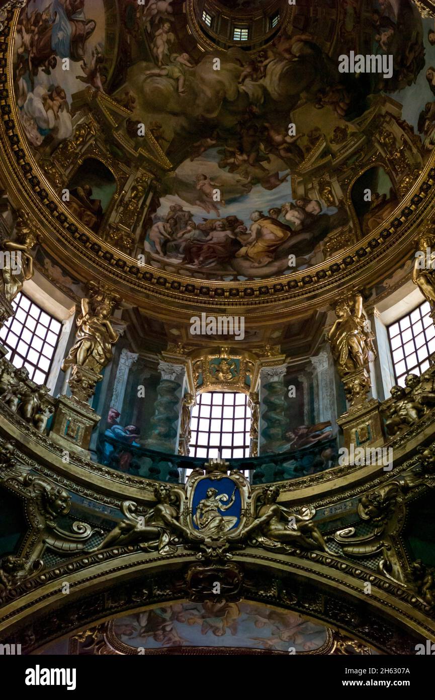 Das Innere der Basilika della santissima annunziata del vastato in ...