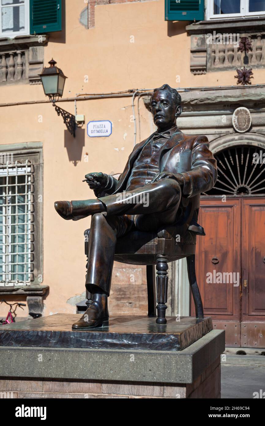 Puccini statue -Fotos und -Bildmaterial in hoher Auflösung – Alamy