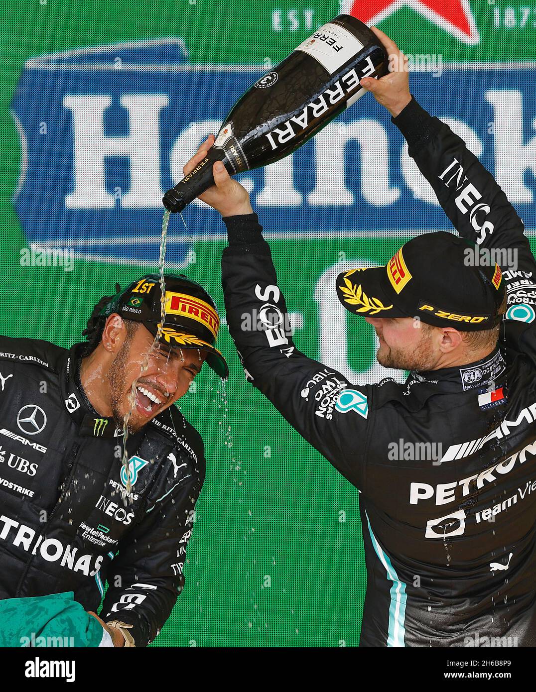 São Paulo, SP, Brasilien, am 14. November 2021. MERCEDES-Teamfahrer Lewis Hamilton feiert seinen ...