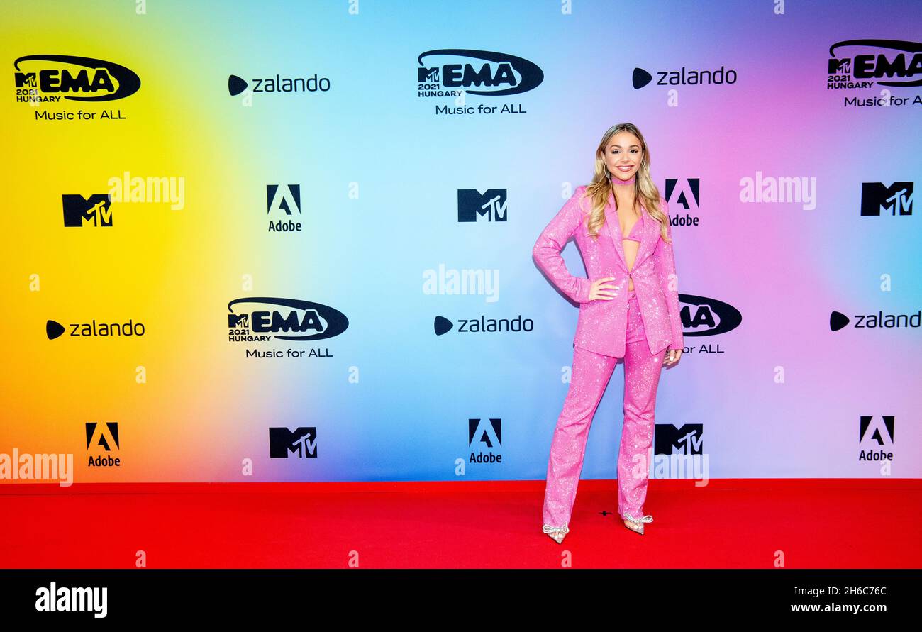 Emma Heesters nimmt an der MTV EMAS 2021 in der Laszlo Papp Budapest ...