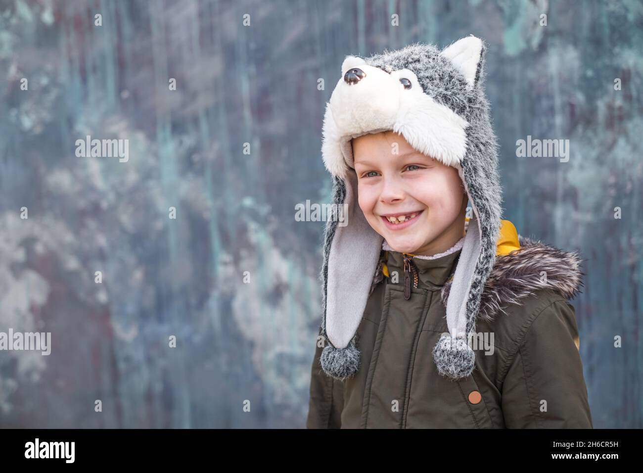 Wolf teeth face angry -Fotos und -Bildmaterial in hoher Auflösung – Alamy