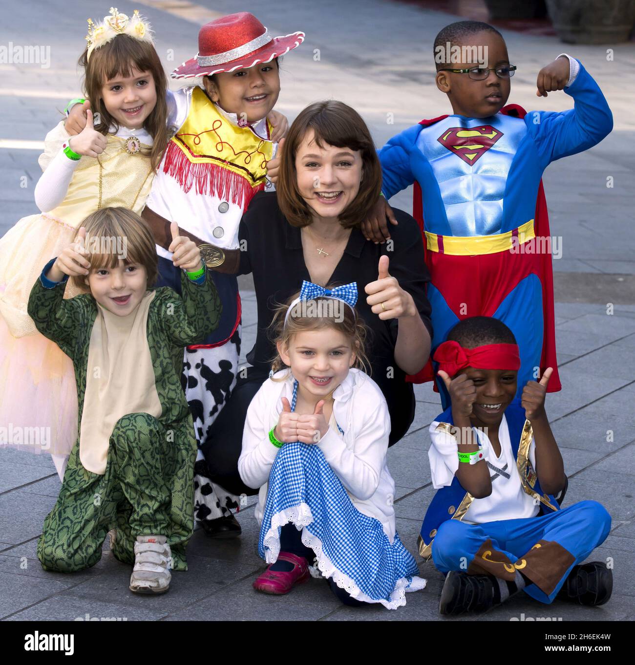 Carey Mulligan und Kinder, die als Lieblingsfilmcharaktere der Boutcher ...