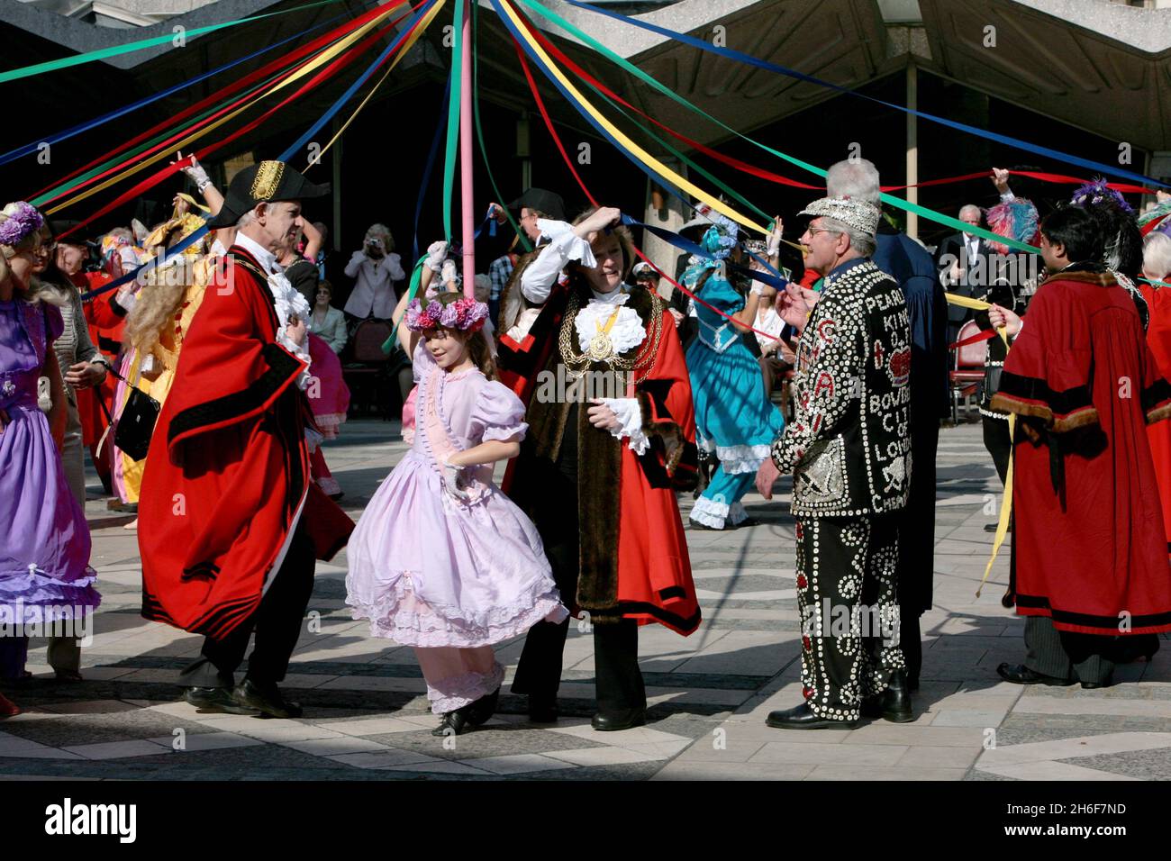 Das London Pearly Kings & Queens Society Costermongers Erntefestival im ...