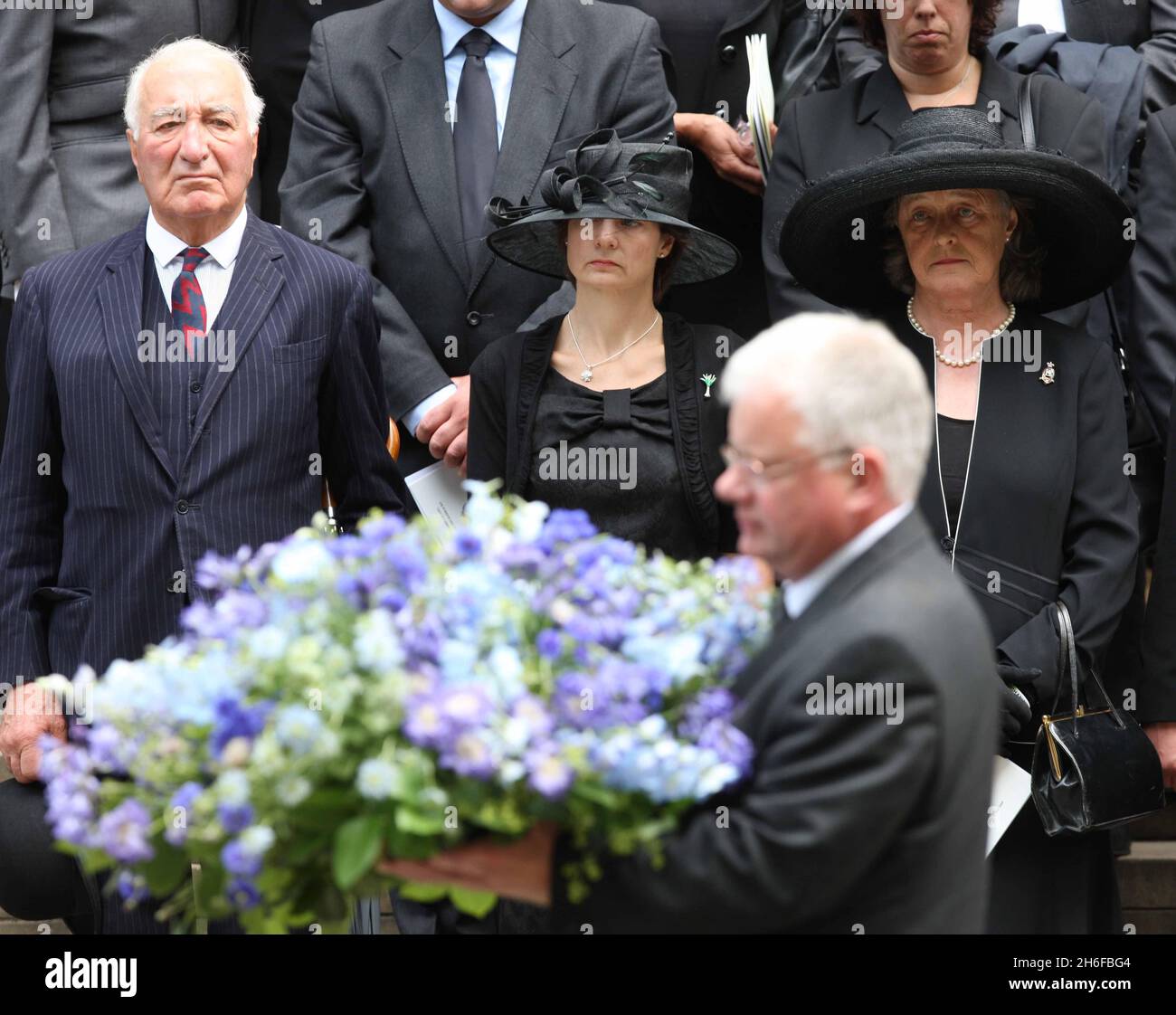 Sally Thorneloe, Mitte, Ehefrau von Oberstleutnant Rupert Thorneloe ...