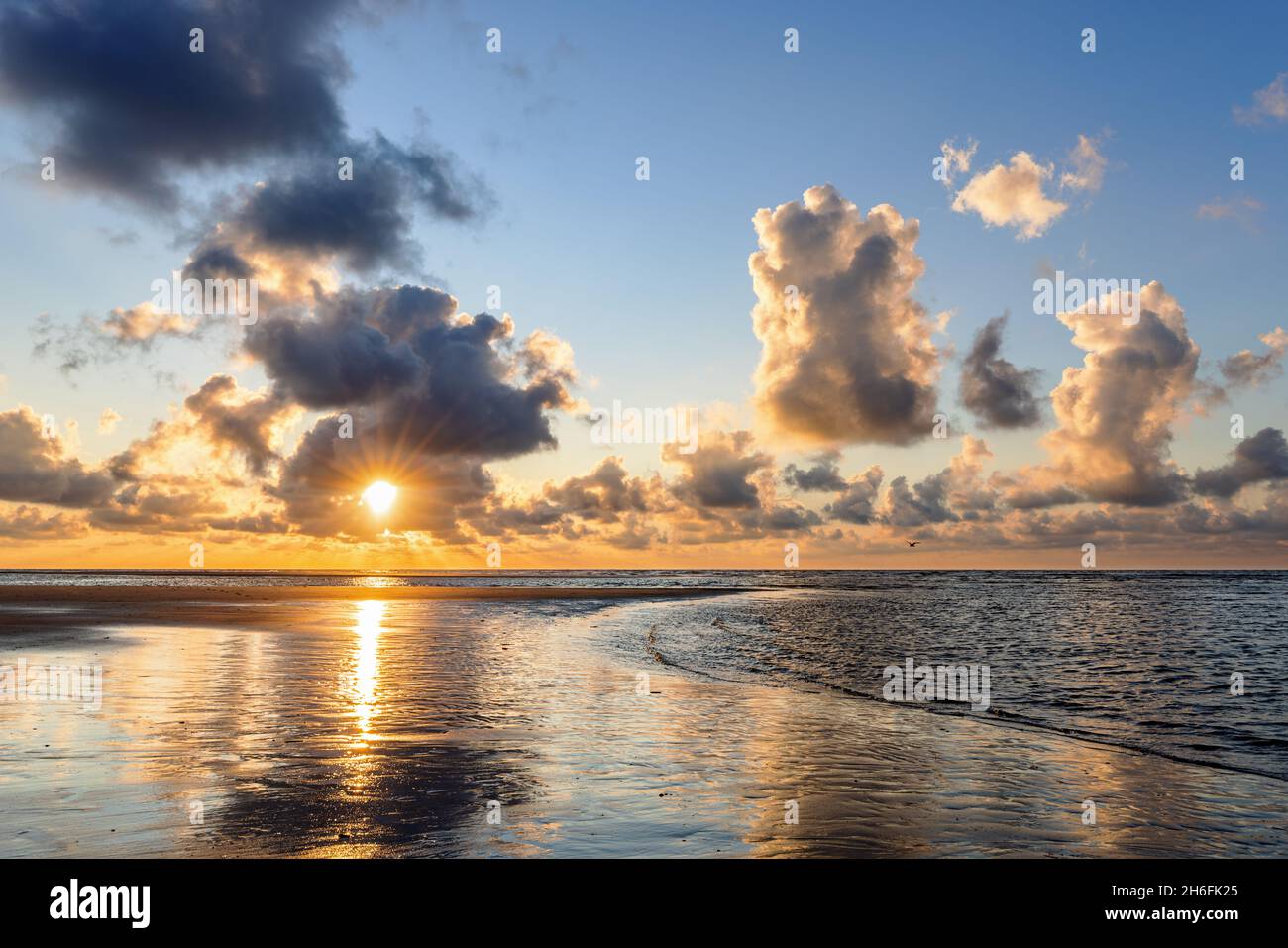 Sonnenuntergang am Strand von Juist, Ostfriesische Inseln, Deutschland Stockfotografie - Alamy