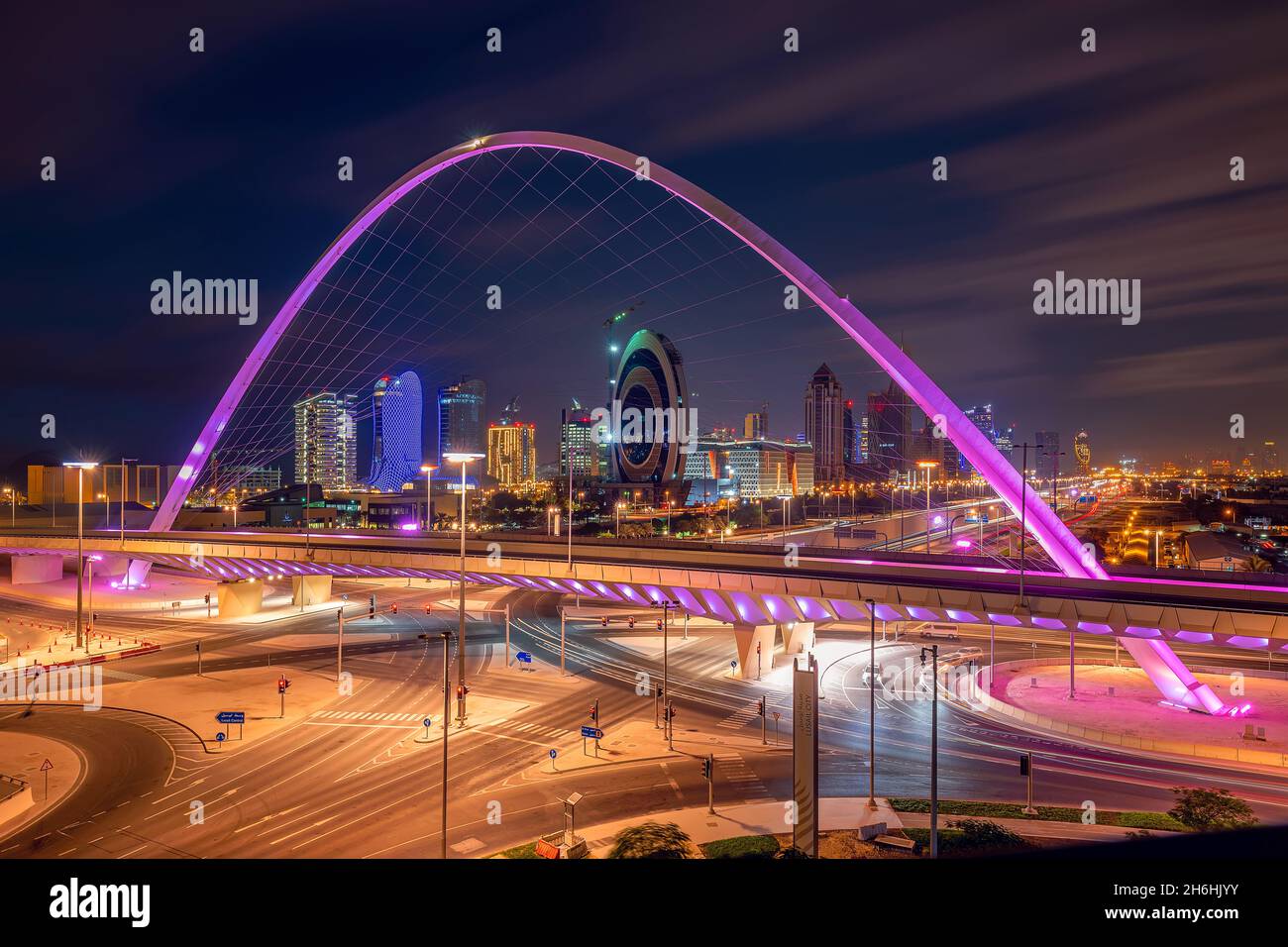 Lusail Arch Bridge Doha Katar Stockfotografie - Alamy