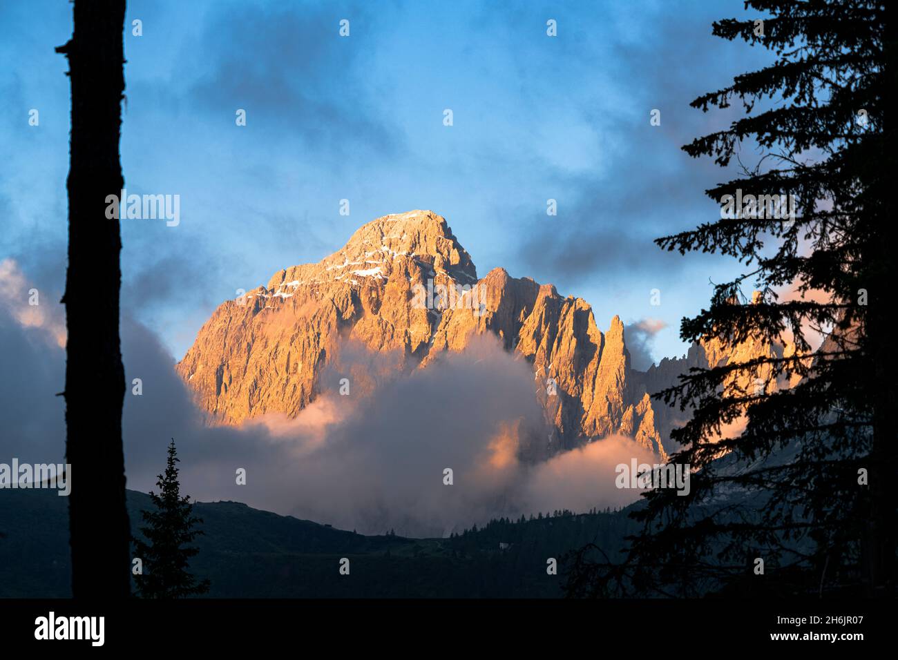 Passo monte croce di comelico -Fotos und -Bildmaterial in hoher ...