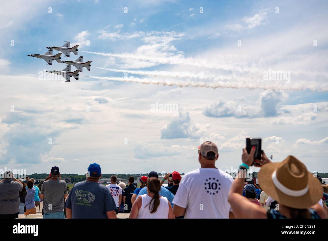 Das US Air Force Air Demonstration Squadron „Thunderbirds“ ist auf der ...