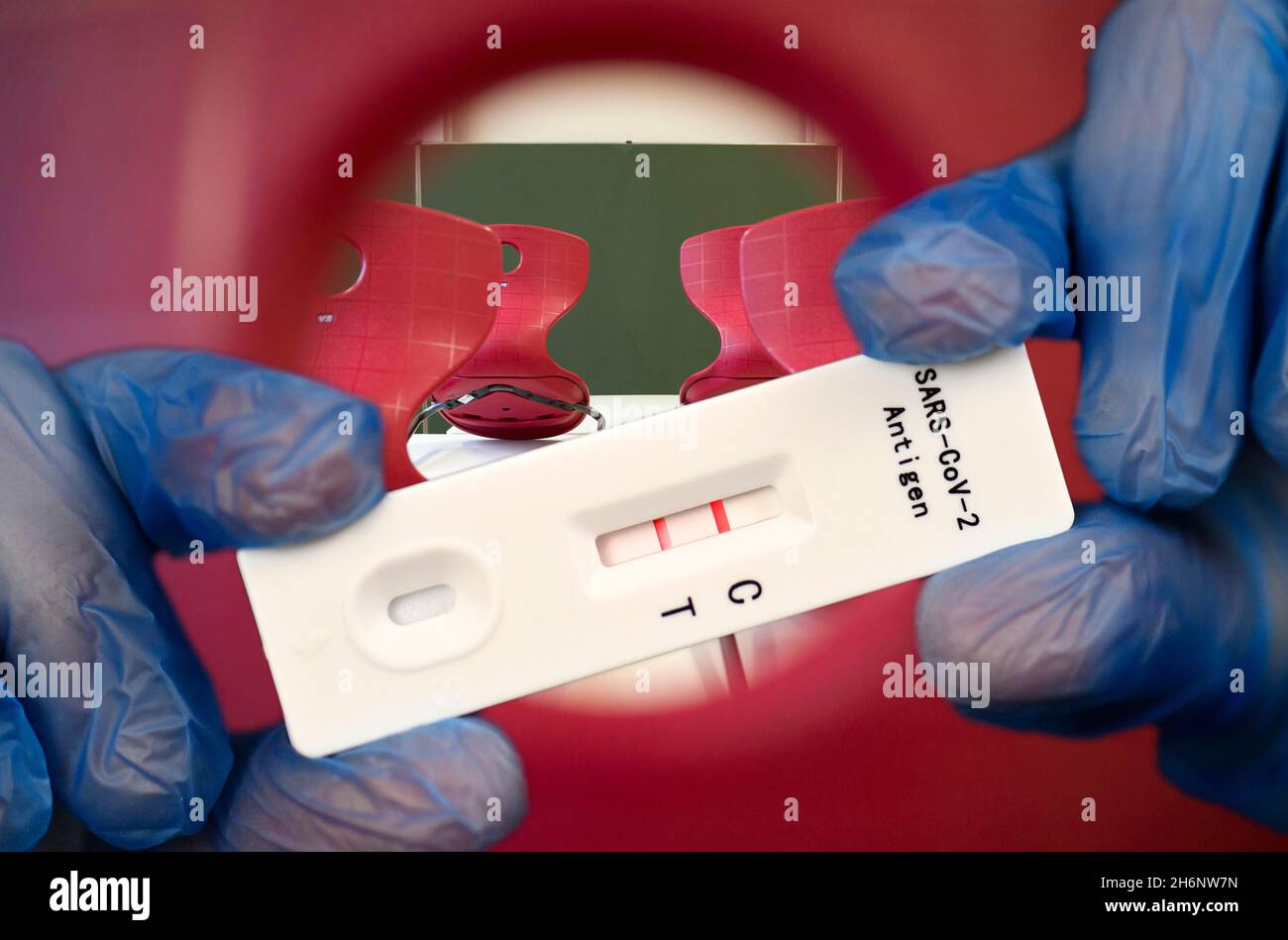 Antigen schnelltest -Fotos und -Bildmaterial in hoher Auflösung – Alamy