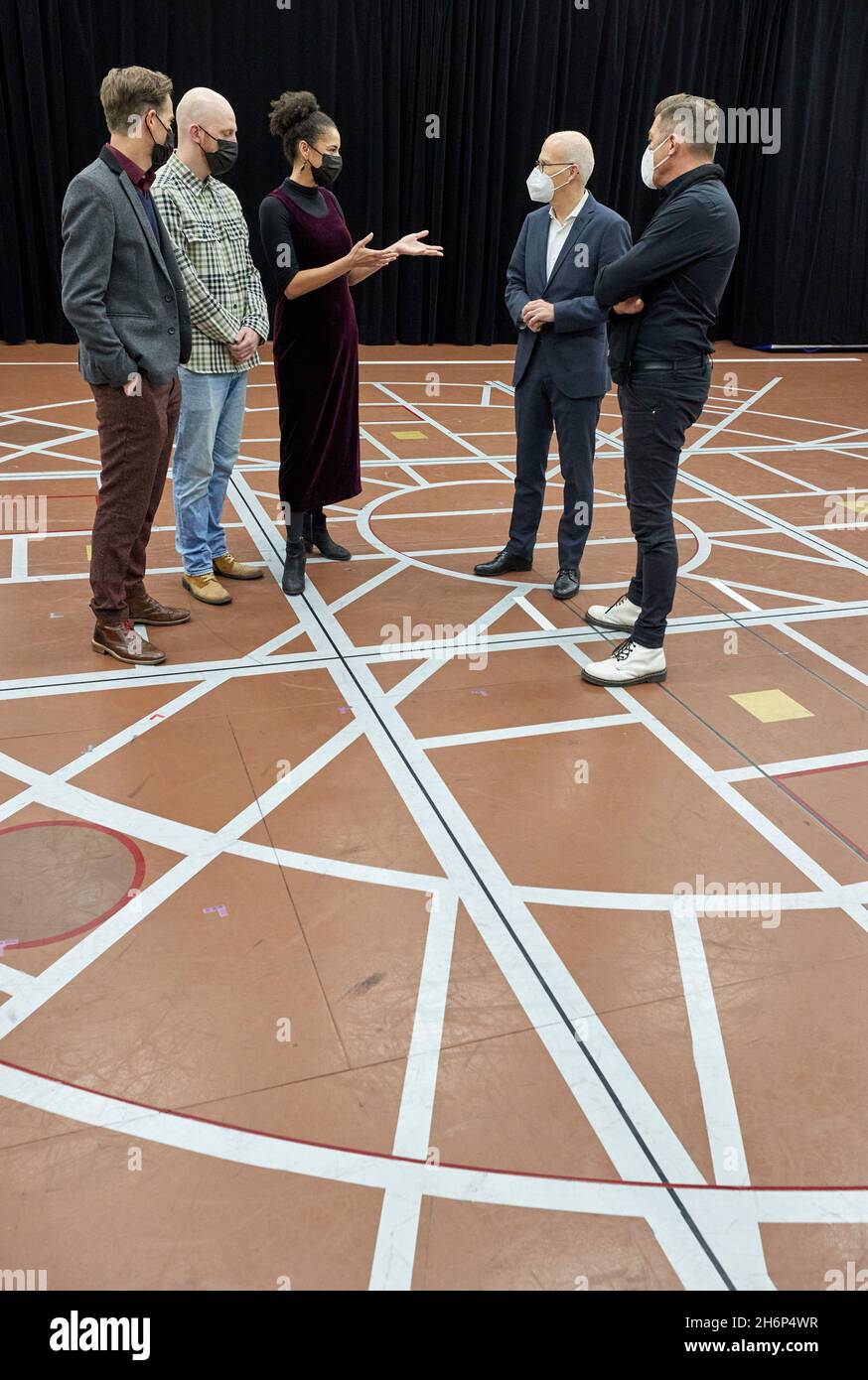 Hamburg, Deutschland. November 2021. Markus Schöttl (l-r), Schauspieler ...