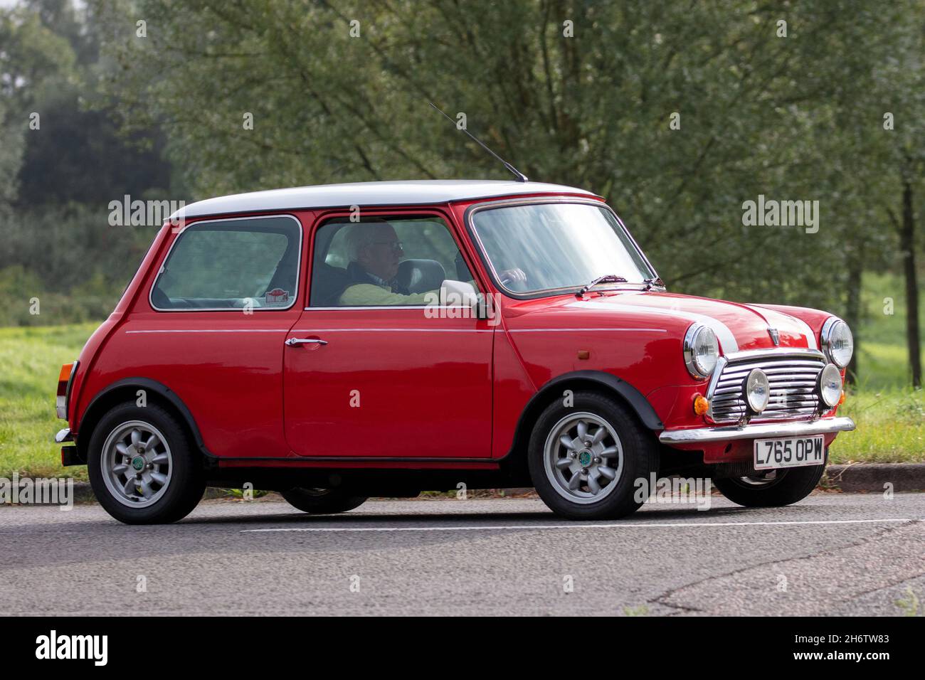 Auto mini rot -Fotos und -Bildmaterial in hoher Auflösung – Alamy