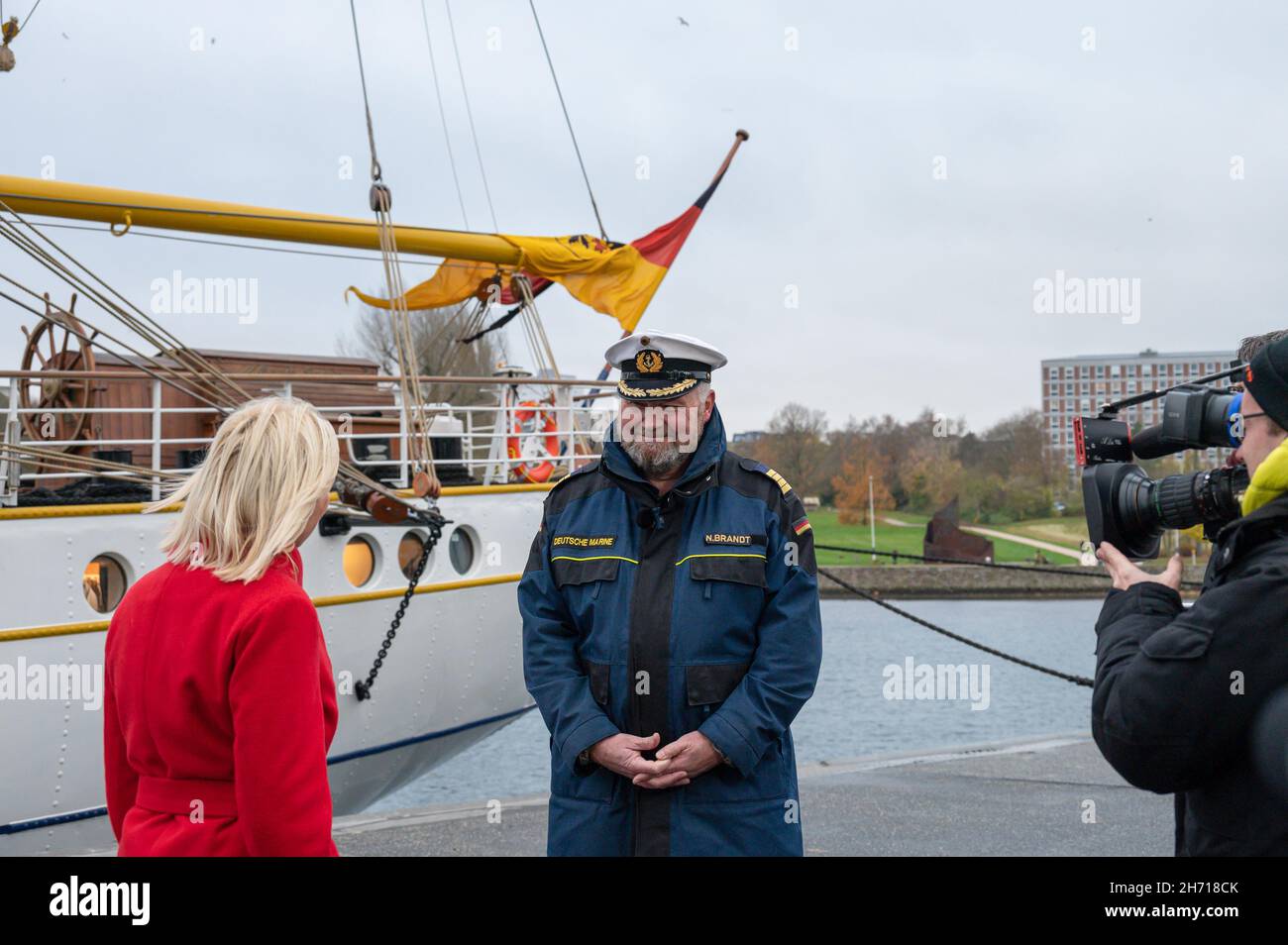 Der Kommandant der Gorch Fock Kapitäne zu See Nils Brandt bei einem ...