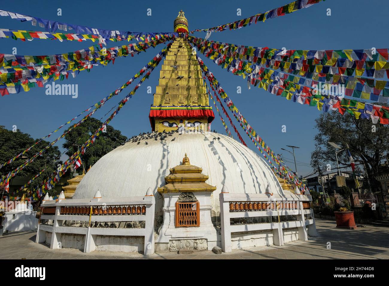 Indischer stupa -Fotos und -Bildmaterial in hoher Auflösung - Seite 2 ...
