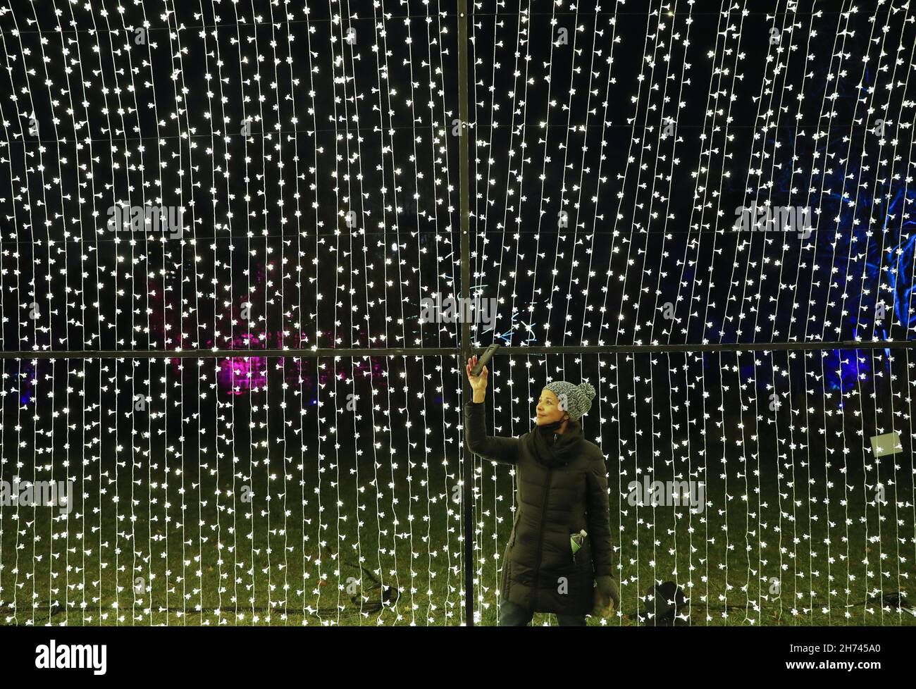 Brooklyn, USA. 20th. November 2021. Kinder und Erwachsene besuchen die ...