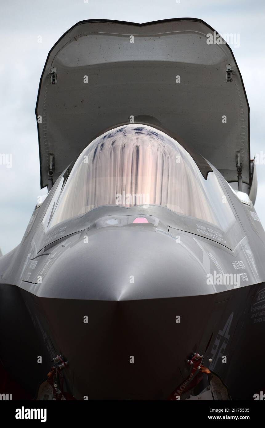 Lockheed martin f 35 cockpit -Fotos und -Bildmaterial in hoher ...