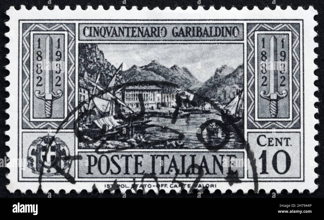 ITALIEN - UM 1932: Eine in Italien gedruckte Briefmarke zeigt View of ...
