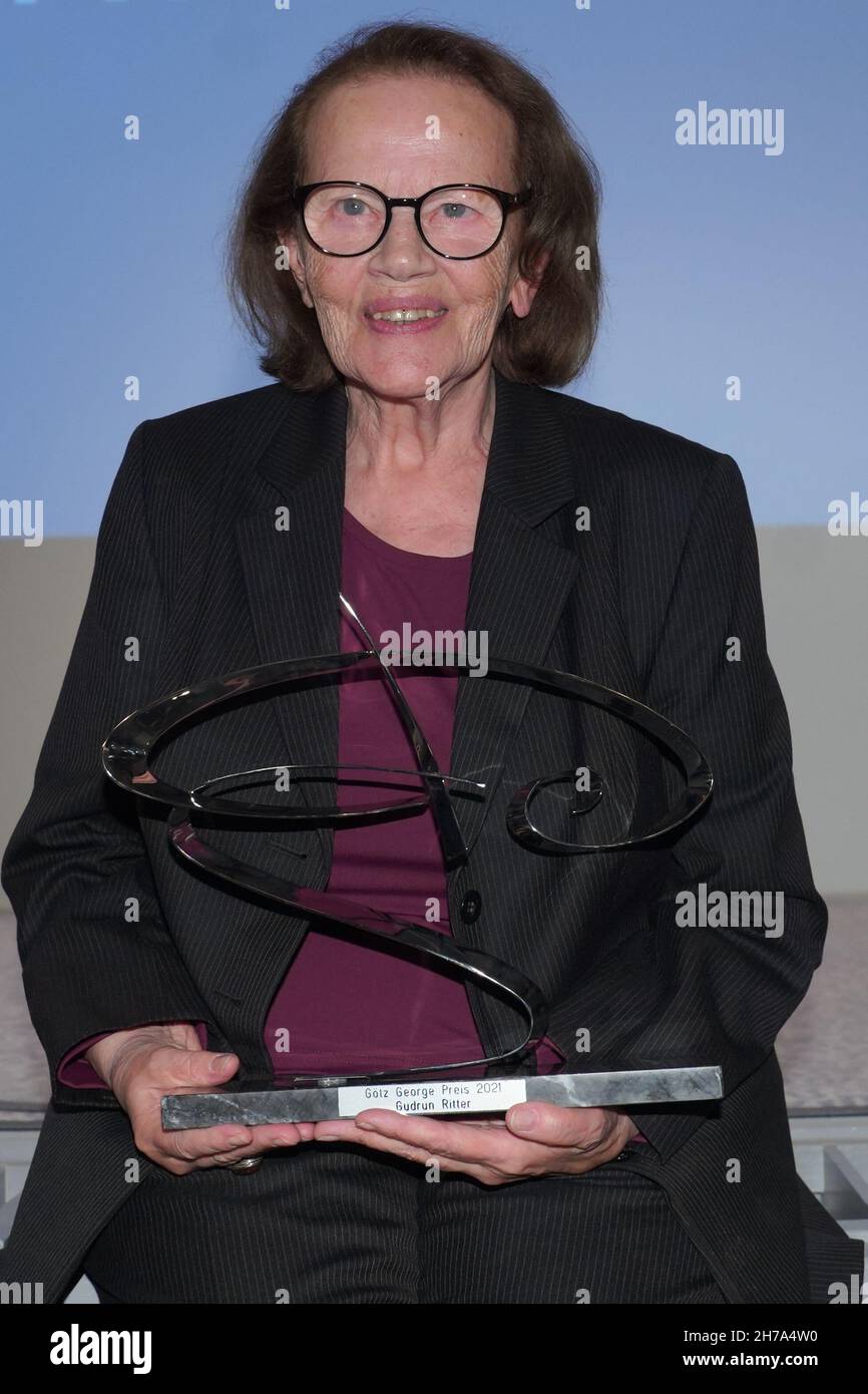 Berlin, Deutschland. 21st. November 2021. Die Schauspielerin Gudrun ...