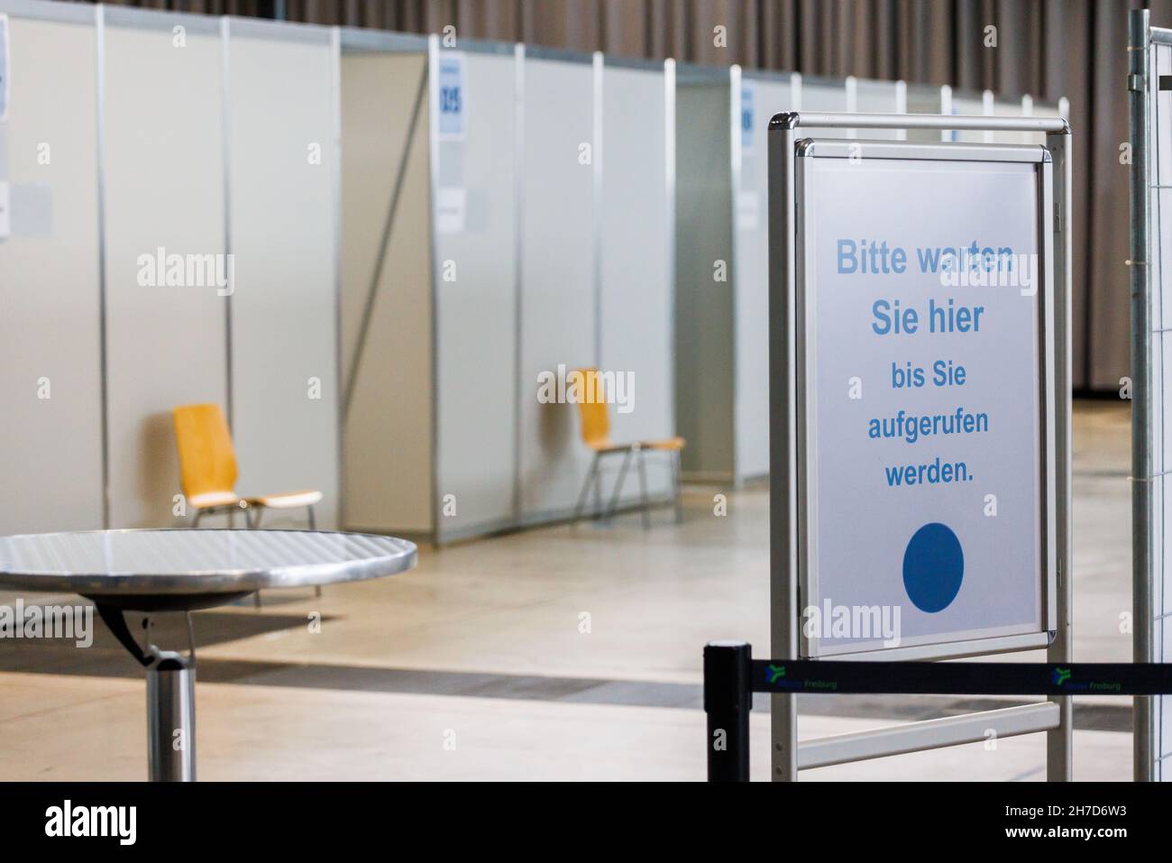 Bitte warten sie, bis sie angerufen werden -Fotos und -Bildmaterial in ...