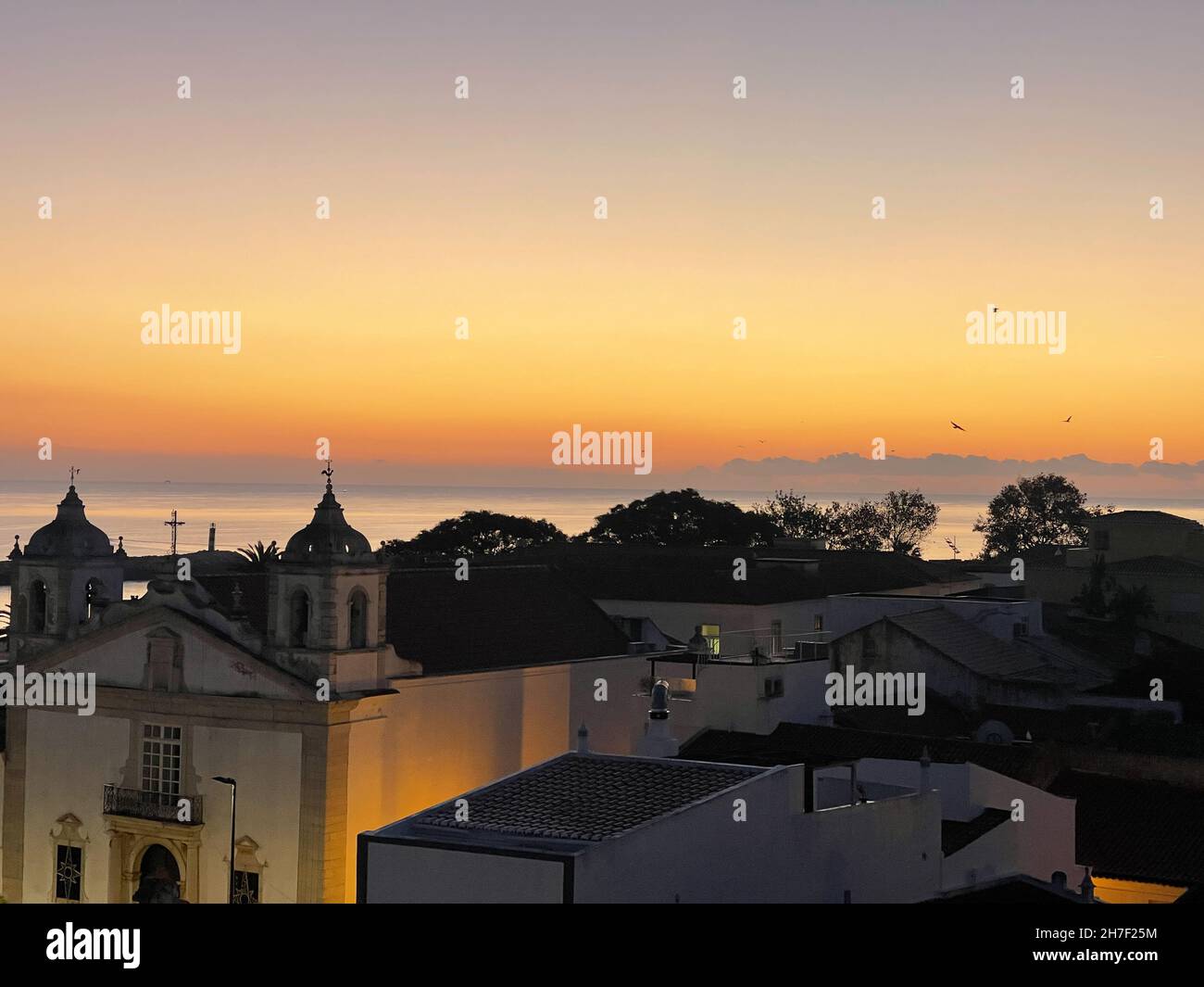 Zentrum der Altstadt von Lagos, Algarve-Region, Portugal. Schmale ...
