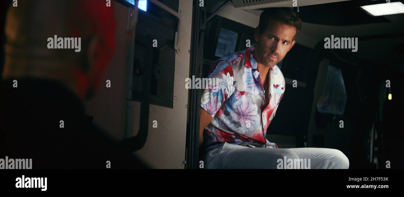 ROTE NOTIZ, von links: Dwayne Johnson, Ryan Reynolds, 2021. © Netflix ...