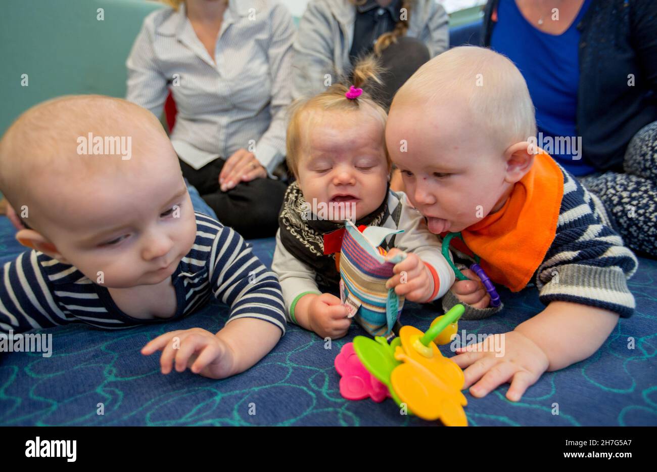 Kinder kleinkinder -Fotos und -Bildmaterial in hoher Auflösung – Alamy