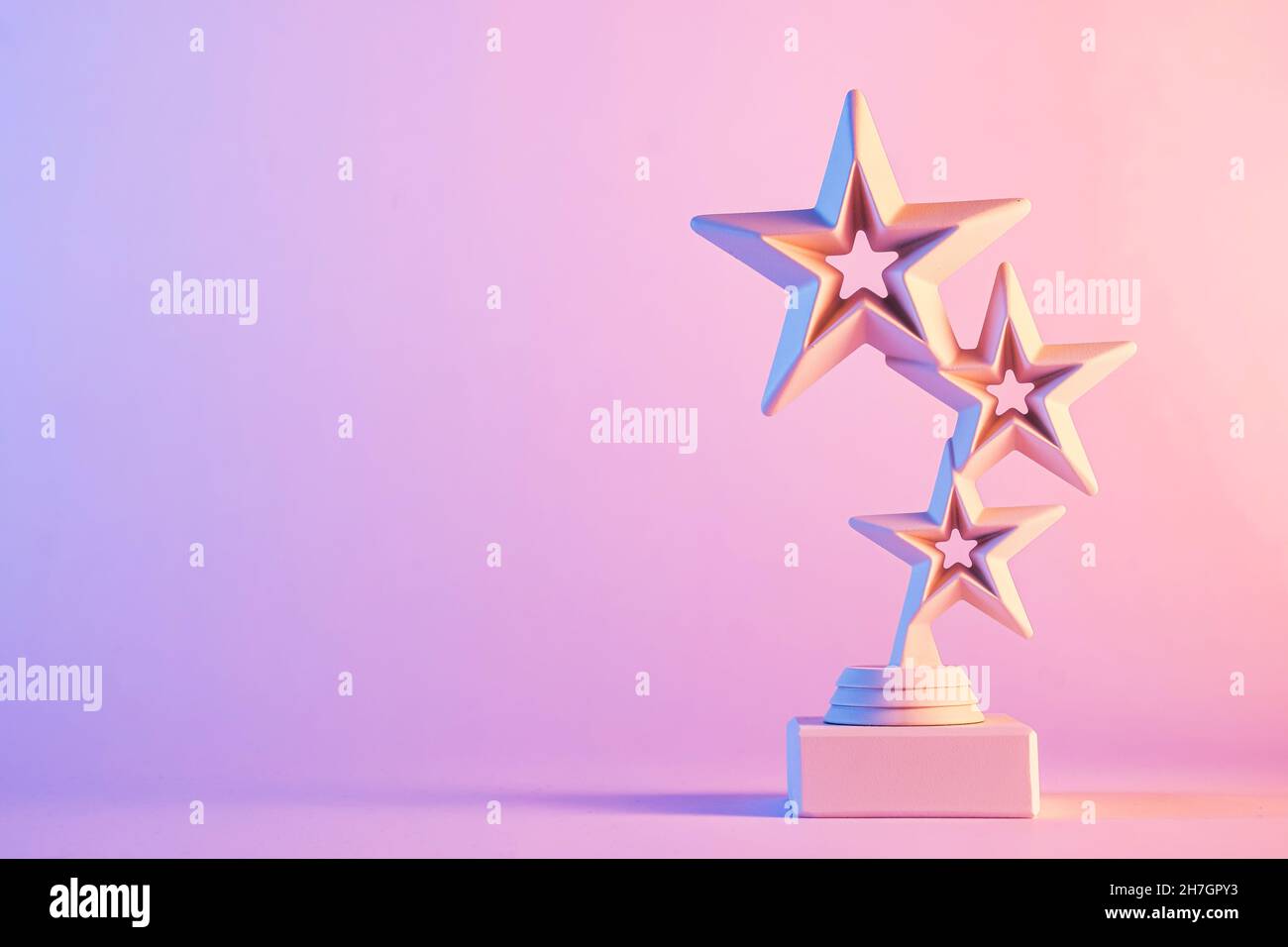 Lila stern auszeichnung -Fotos und -Bildmaterial in hoher Auflösung – Alamy
