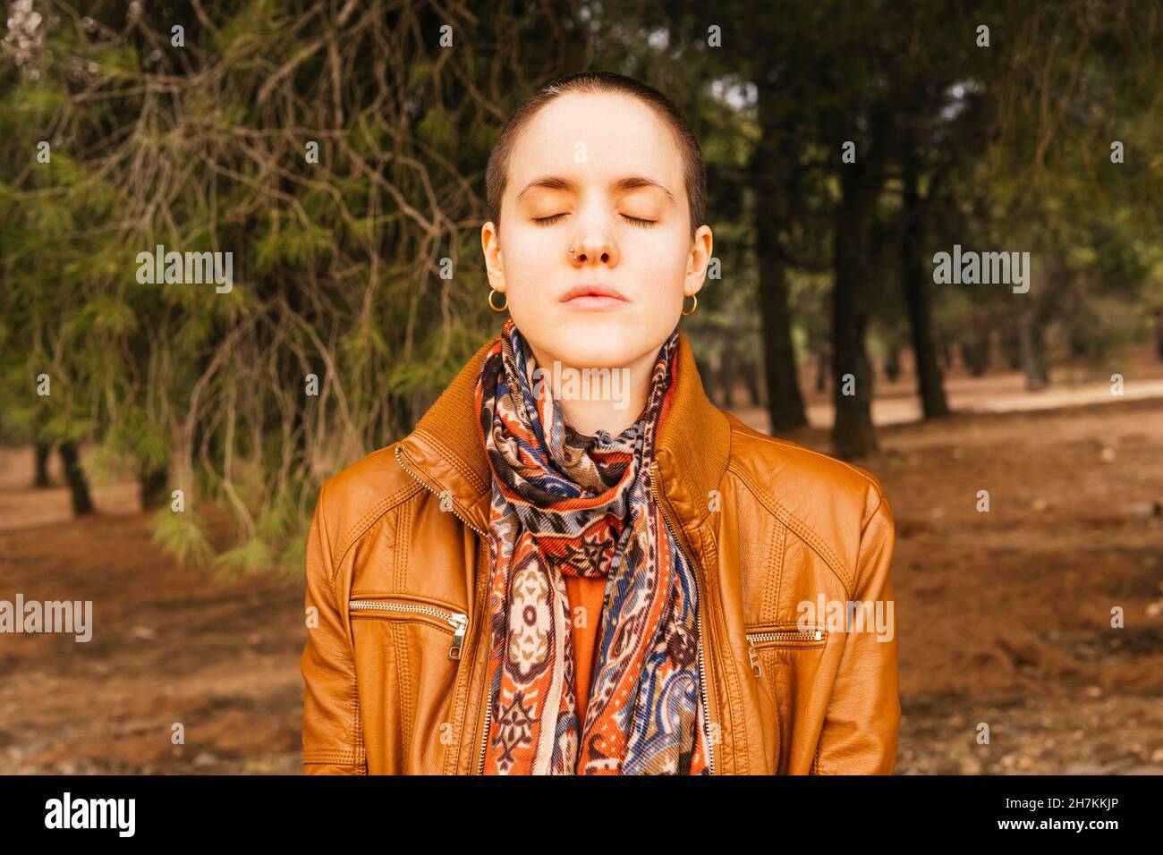 Rasierter kopf -Fotos und -Bildmaterial in hoher Auflösung – Alamy