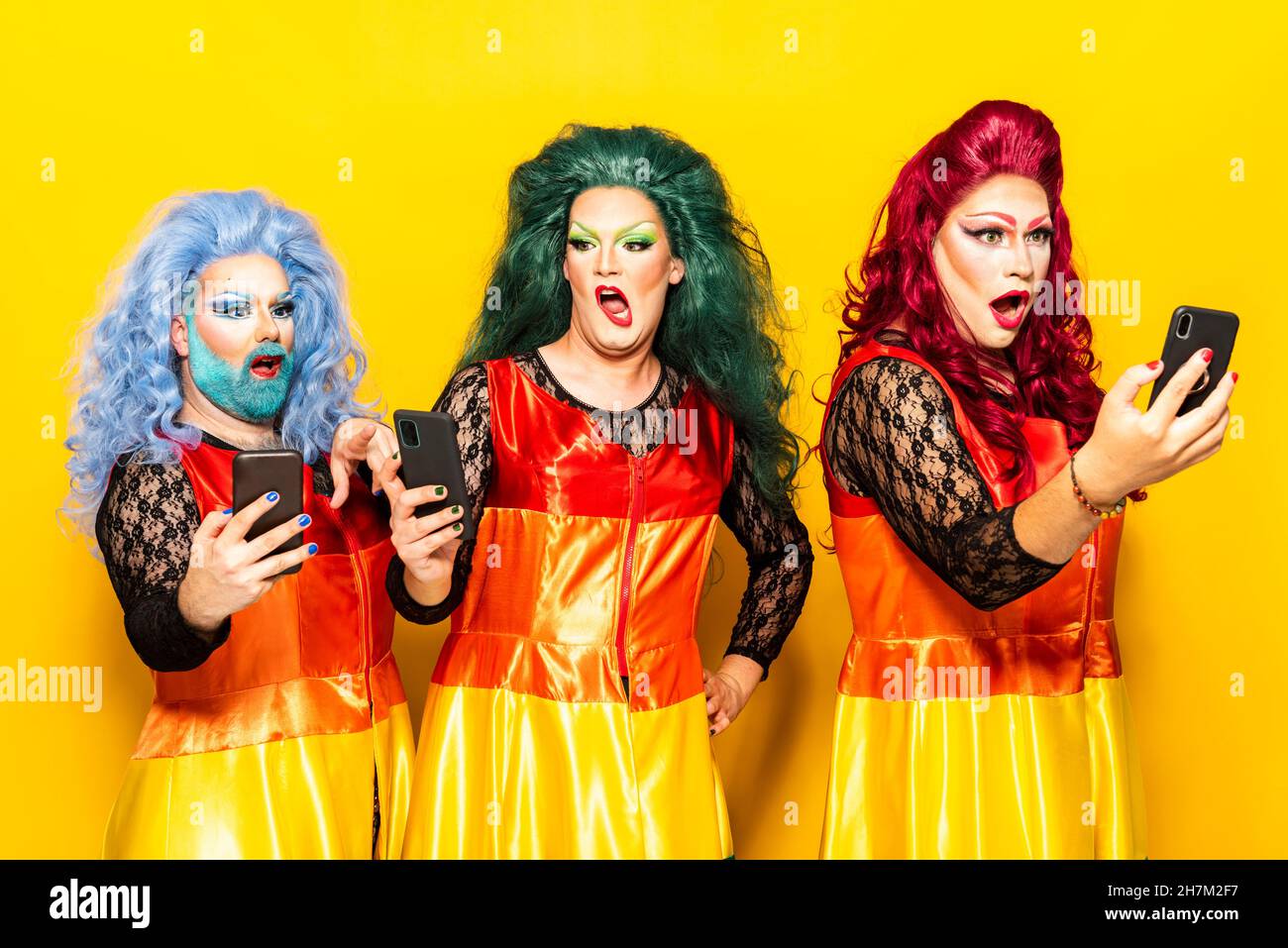 Regenbogen Kleid Stockfotos und -bilder Kaufen - Alamy