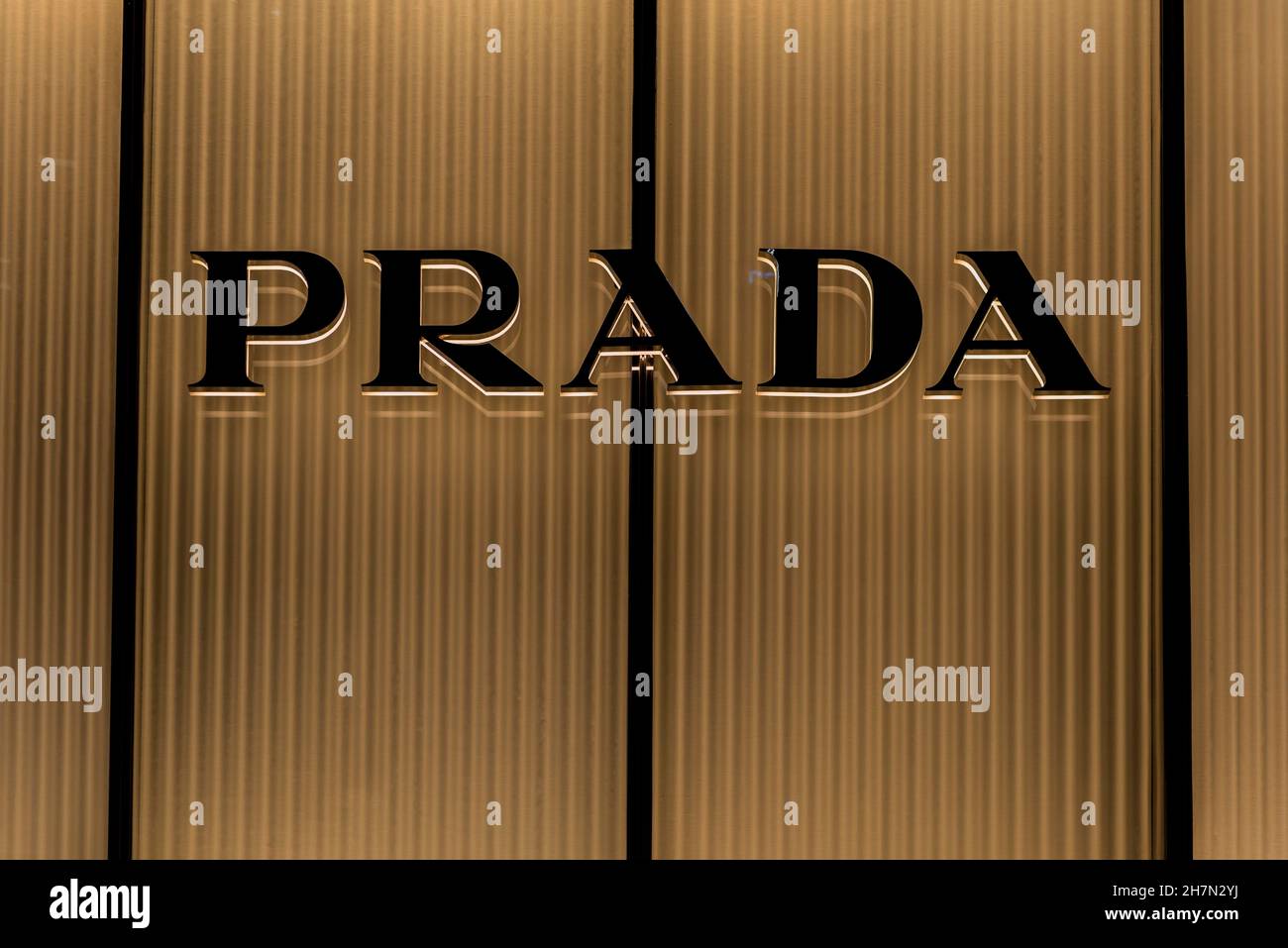 Prada label -Fotos und -Bildmaterial in hoher Auflösung – Alamy