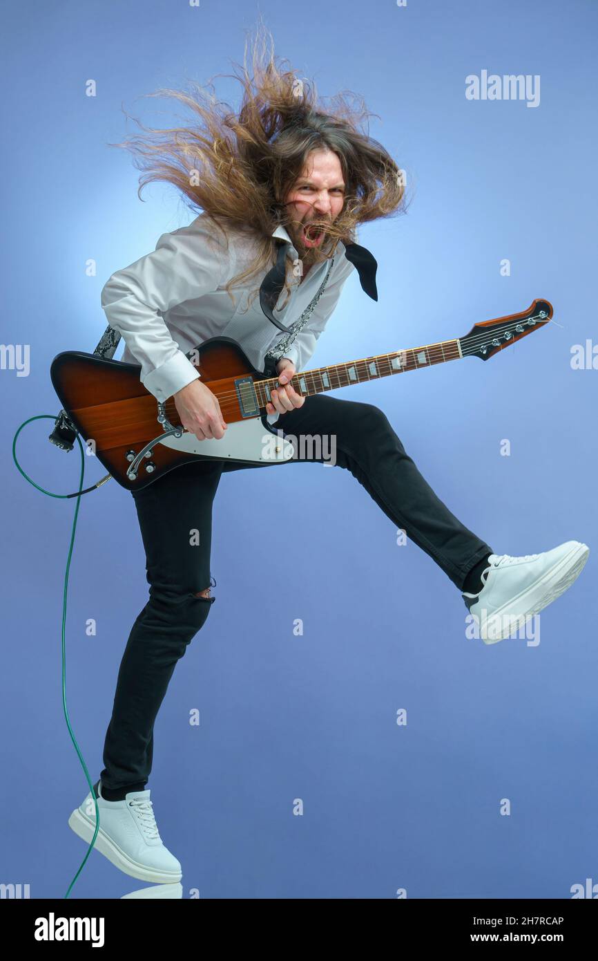 Rocker langen bart und haare -Fotos und -Bildmaterial in hoher ...