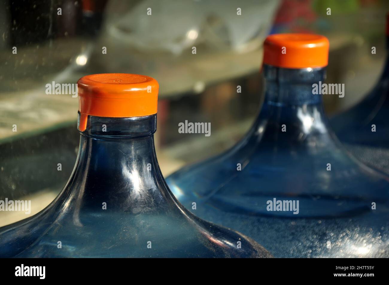Gallone wasserspender -Fotos und -Bildmaterial in hoher Auflösung – Alamy