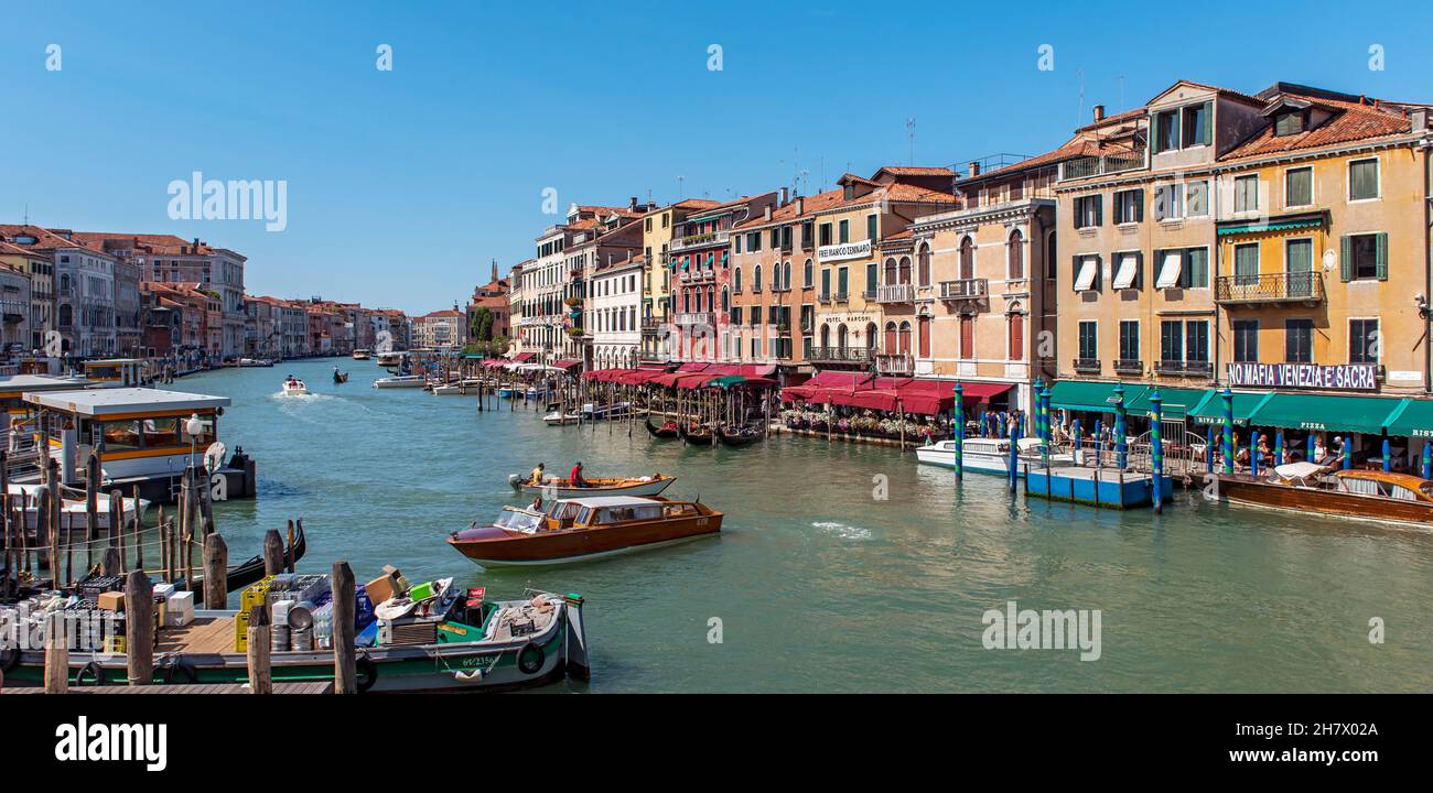 Motorboote venedig -Fotos und -Bildmaterial in hoher Auflösung – Alamy