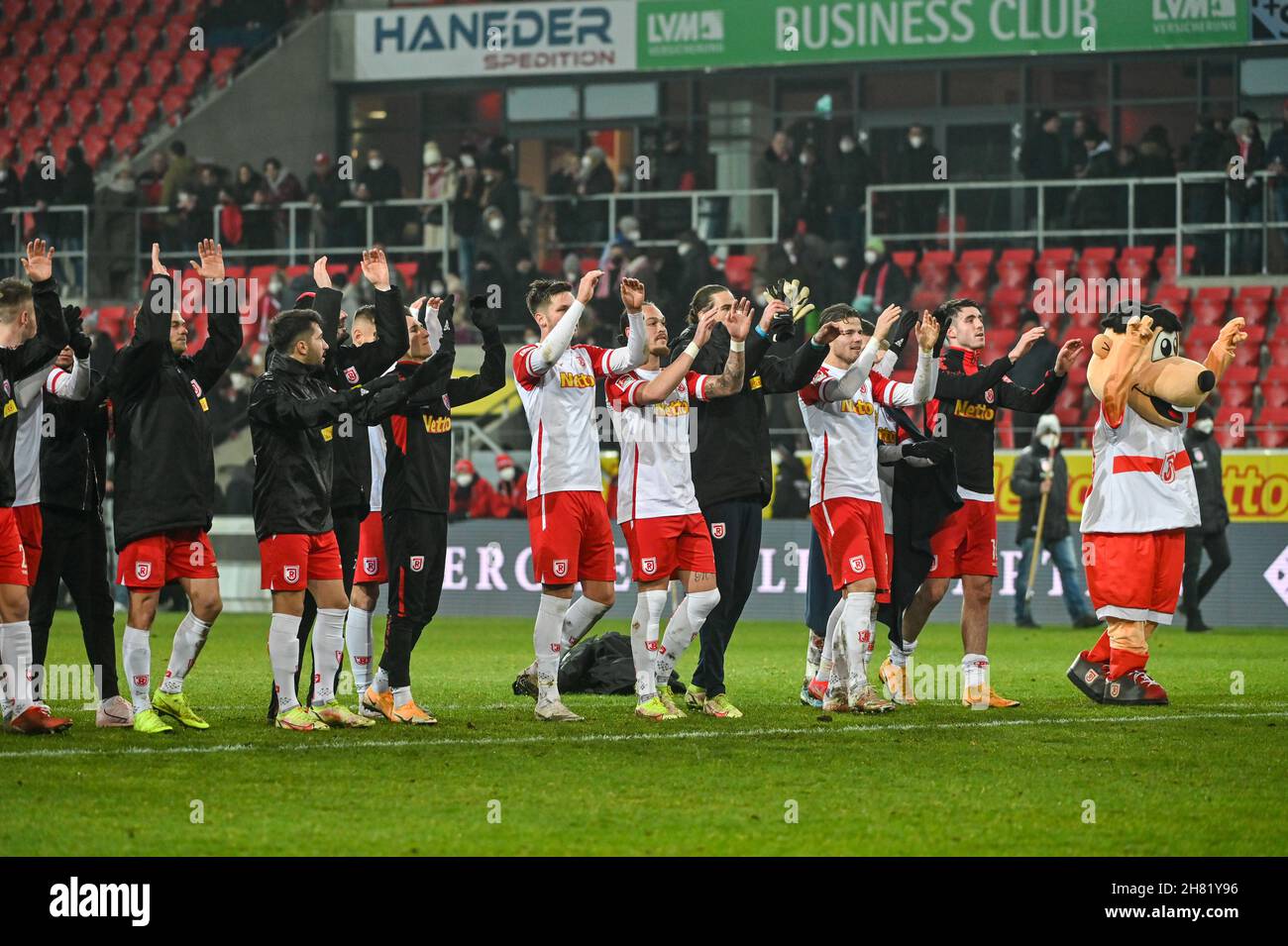 Regensburg, Deutschland. 26th. November 2021. Fußball: 2. Bundesliga ...